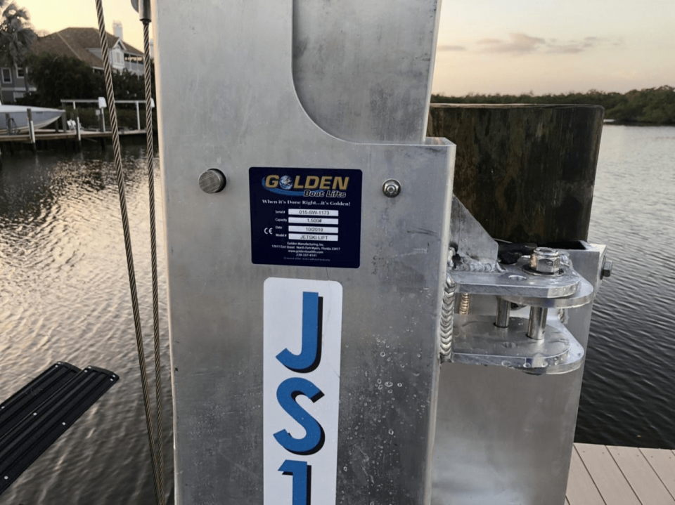 GOLDEN BOAT LIFTS PWC LIFT - SWIVEL SEAWALL MOUNT JS1500R - Lifturi ...